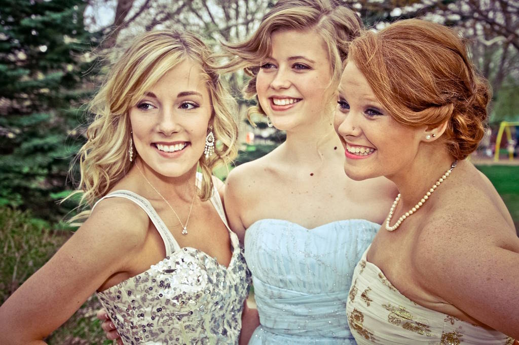 How to Dress for a Prom Night: Advice for Girls | GodisaGeek.com